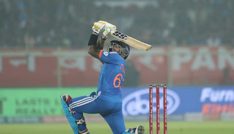 എന്തുകൊണ്ട് സൂര്യകുമാര്‍ യാദവ് മറ്റാരേക്കാളും അപകടകാരി; കാരണങ്ങള് ...