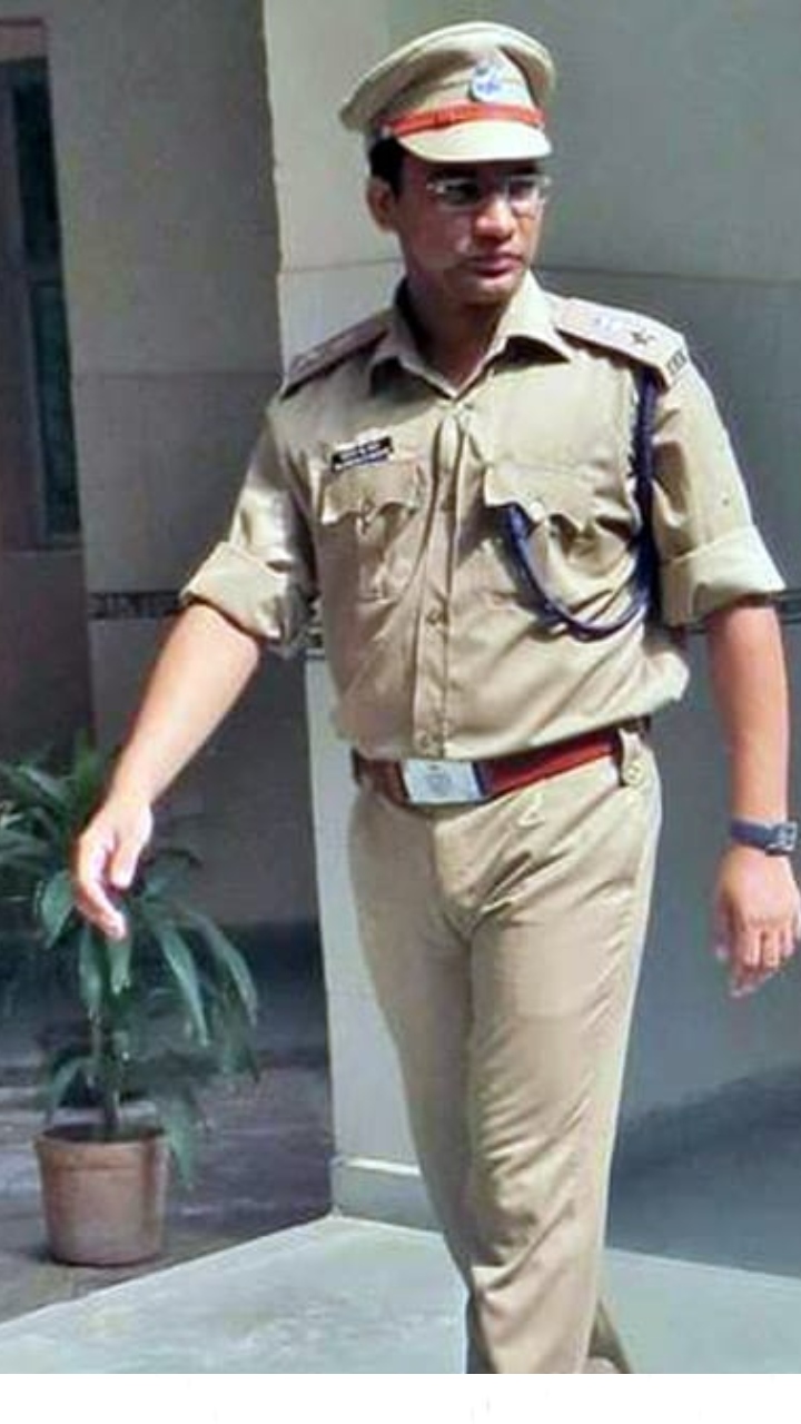 गन्ने के पत्तों से बनी झोपड़ी में रहता था परिवार, IAS बना बेटा - ias ...