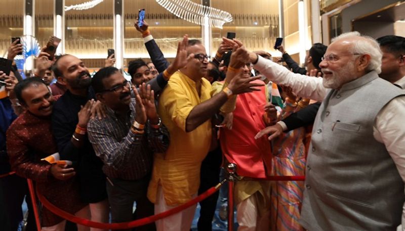 PM Modi in Dubai to attend COP28 Summit, gets rousing welcome from ...