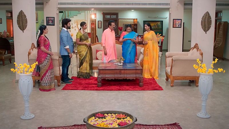 Karthigai deepam serial : உதவ மறுக்கும் தீபா; சதி வேலையில் இறங்கிய ...