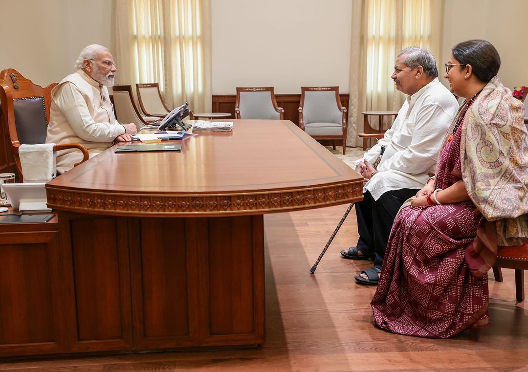 PM मोदी से मिले स्मृति ईरानी के पिता, कैबिनेट मंत्री ने लिखी दिलचस्प ...