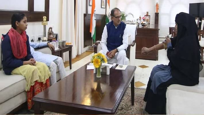 लाड़ली बहना की हुई पिटाई तो शिवराज ने बुलाया सीएम हाउस, समीना ने सुनाई ...
