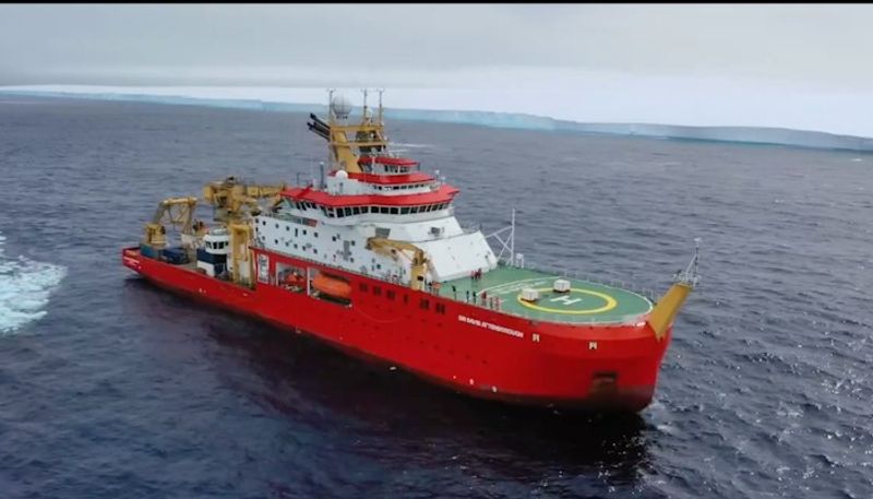 UK research ship crosses paths with world's largest iceberg (WATCH ...