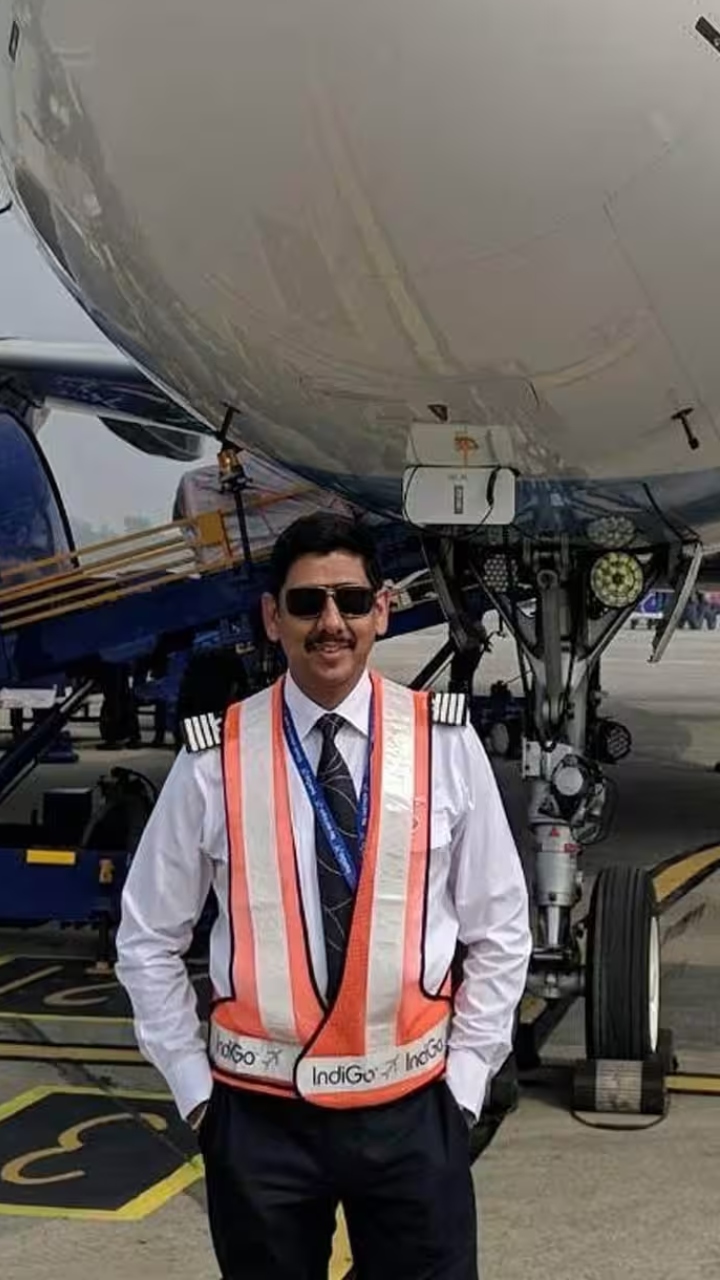 कैप्टन आशुतोष शेखर कौन हैं?जो अयोध्या लेकर पहुंचे पहली कमर्शियल फ्लाइट ...