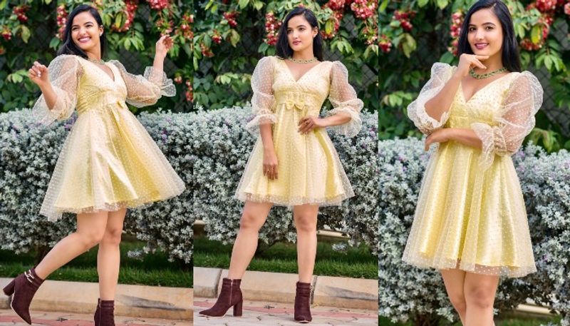 పొట్టి గౌన్ లో ‘జబర్దస్త్’ యాంకర్ హోయలు.. నూ ఈయర్ ట్రీట్ గా ఖతర్నాక్ ...