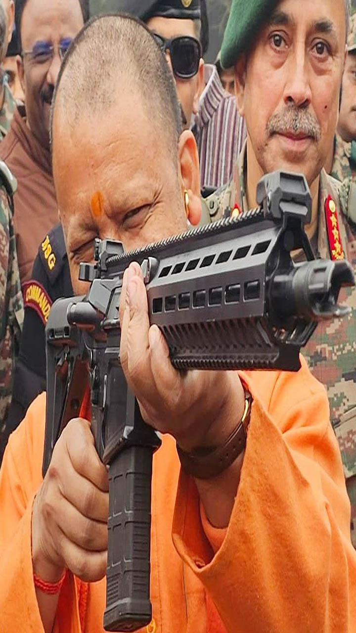 तन पर भगवा-हाथ में राइफल और सेना टैंक की सवारी, देखिए CM योगी का अंदाज - up cm yogi adityanath ...
