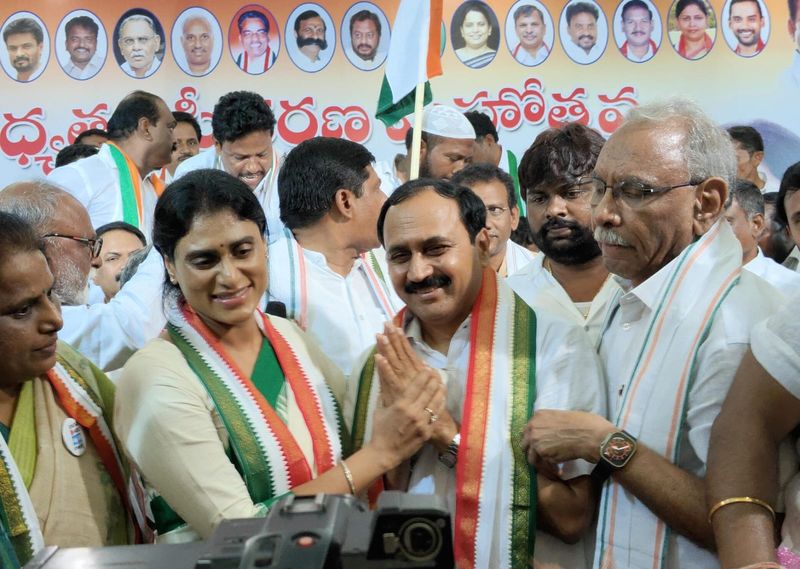 mangalagiri mla alla ramakrishna reddy joined in congress party in the presence of ap chief ys ...