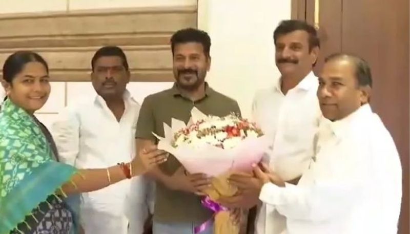 Revanth Reddy: సీఎం రేవంత్ రెడ్డిని కలిసిన నలుగురు బీఆర్ఎస్ ఎమ్మెల్యేలు ...