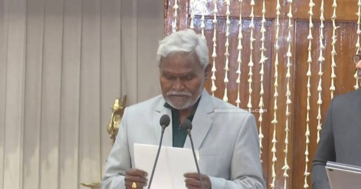 Champai Soren resigns as Jharkhand Chief Minister, Hemant Soren to ... Champai Soren resigns as Jharkhand Chief Minister, Hemant Soren to ...