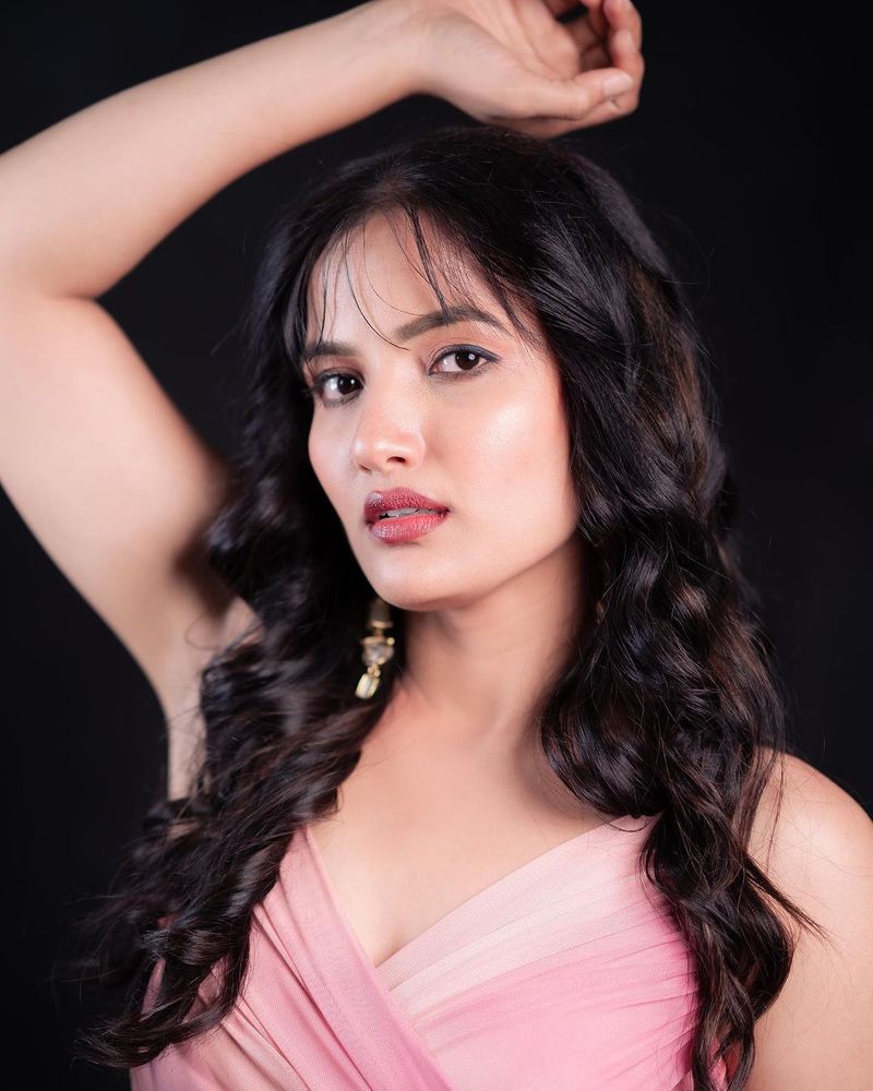 Jabardasth Anchor Siri Hanmanth Latest Looks Goes Viral NSK ...