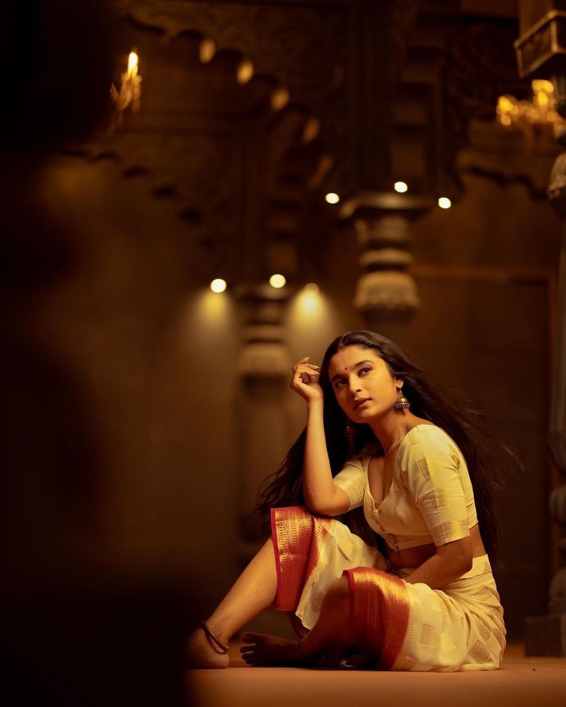 ಮೆ ತೋ ತೇರಿ ಜೋಗನಿಯಾ ಎನ್ನುತ್ತಲೇ ಇಂಟರ್ನೆಟ್ ಬಿಸಿ ಹೆಚ್ಚಿಸಿದ Chaitra Achar ...