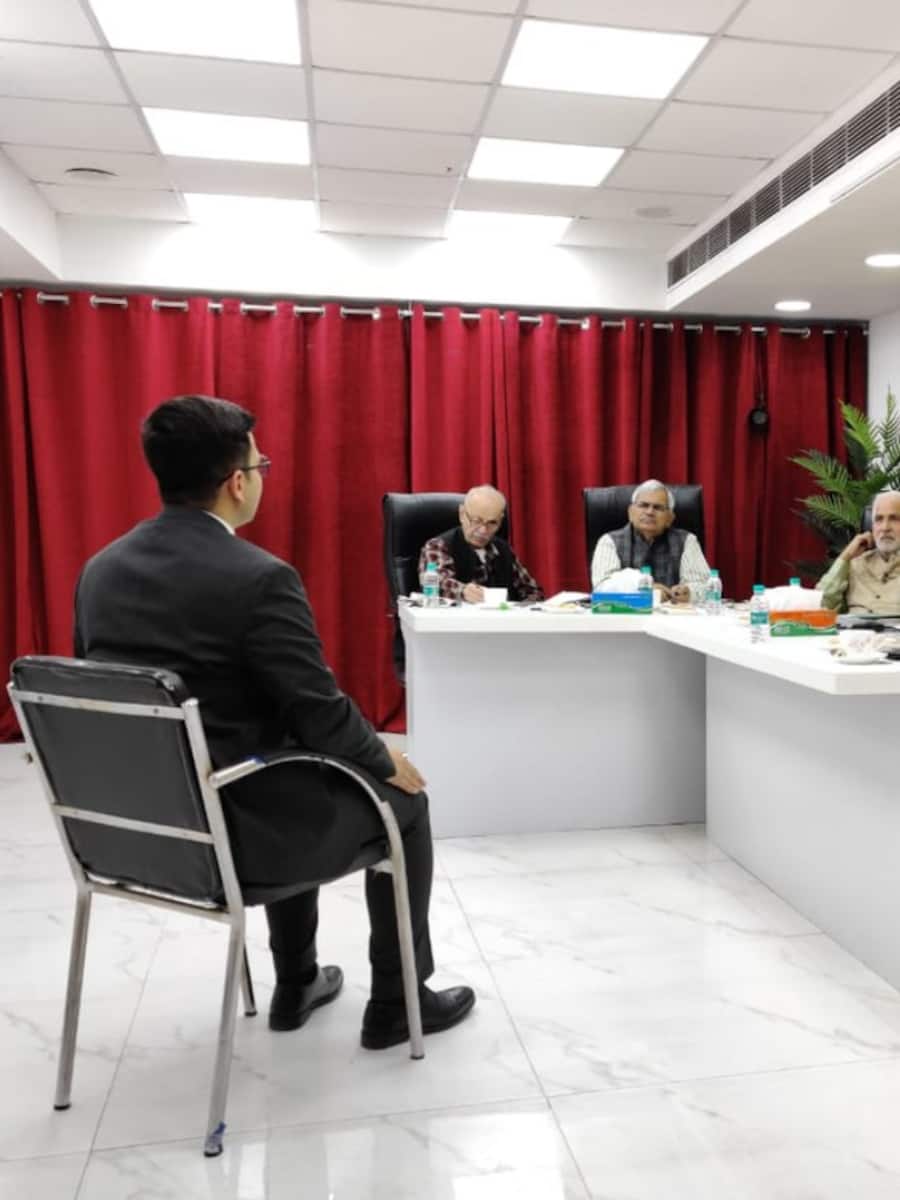UPSC इंटरव्यू में पूछे जाते हैं ये 10 सवाल, क्या आप दे पाएंगे जवाब ... UPSC इंटरव्यू में पूछे जाते हैं ये 10 सवाल, क्या आप दे पाएंगे जवाब ...