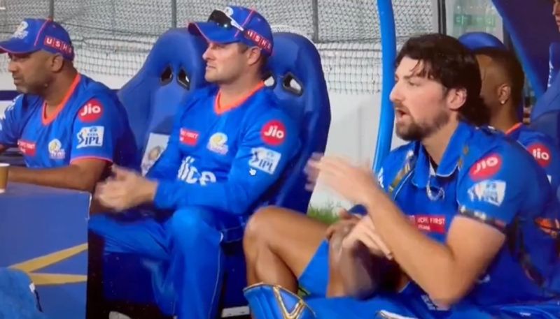 Tim David and Kieron Pollard: ഡിആര്‍എസ് എടുക്കാന്‍ ഡഗ് ഔട്ടില്‍ നിന്ന് ...