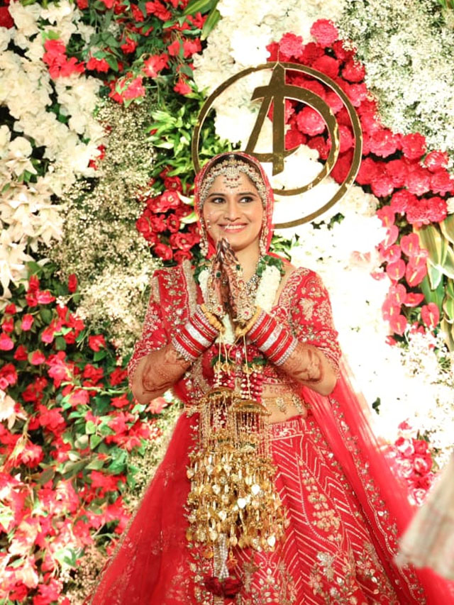 लाल जोड़ा- हैवी ज्वैलरी में दुल्हन बनी Aarti Singh की 8 खूबसूरत PHOTOS ...