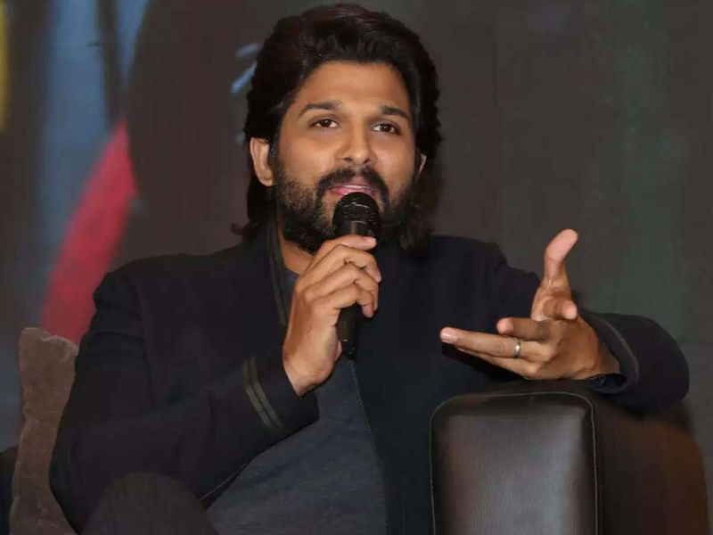 వంద కోట్ల హీరో అల్లు అర్జున్ చేయాల్సిన పనేనా అది... సంచలన ఫోటో వైరల్ ...