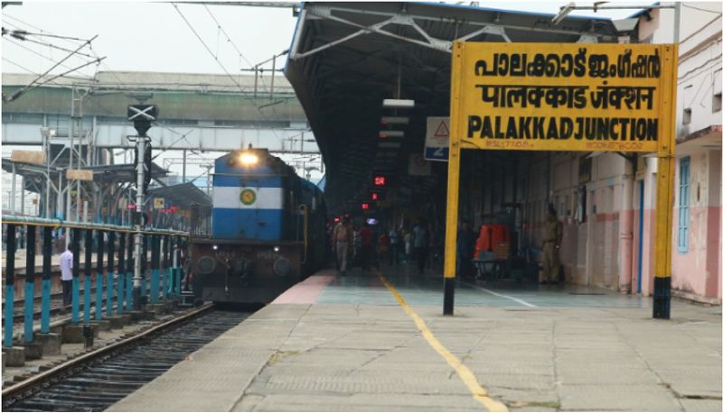 'പാലക്കാട് ഡിവിഷന്‍ അടച്ചു പൂട്ടുന്നത് കര്‍ണാടക ലോബികള്‍ക്ക് വേണ്ടി ...
