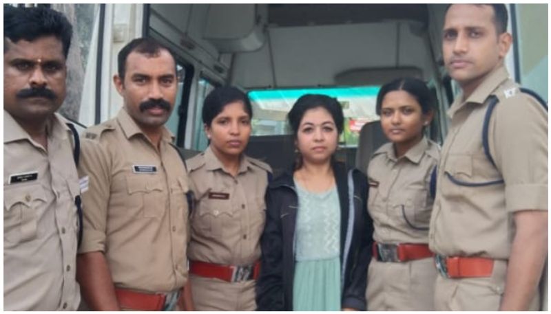 Kerala Fire and Rescue team പിഎസ്‍സി ഇന്‍റർവ്യൂവിനിറങ്ങിയ യുവതി ...