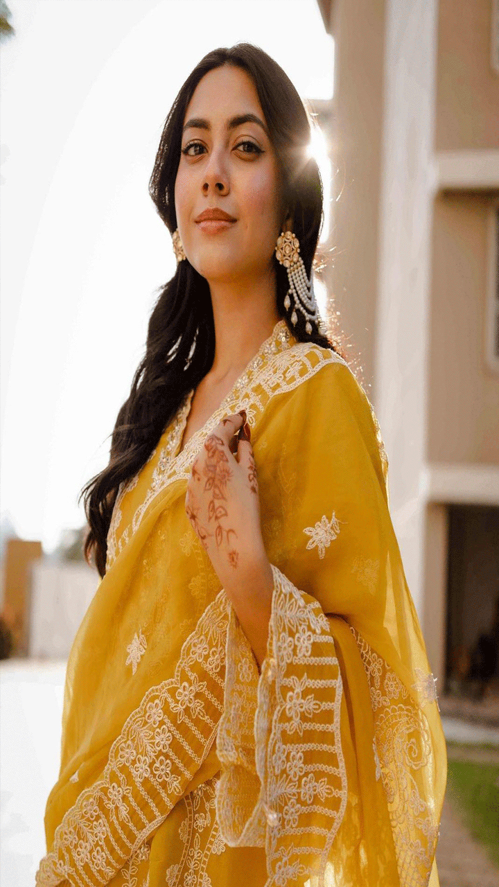 21 की जवां लड़कियों पर चढ़ेगा निखार, जब पहनेंगी Reem Shaikh सी 8 सूट ...