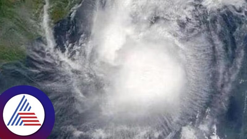 Cyclone Remel latest news updates West Bengal ಕ್ಕೆ ಅಪ್ಪಳಿಸಿದ ಸೈಕ್ಲೋನ್ ...