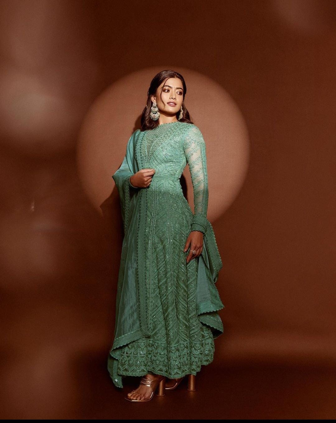 नॅशनल क्रशप्रमाणे टिकतील तुमच्यावर नजरा,ट्राय करा रश्मीकाचे 8 लेहेंगे ...