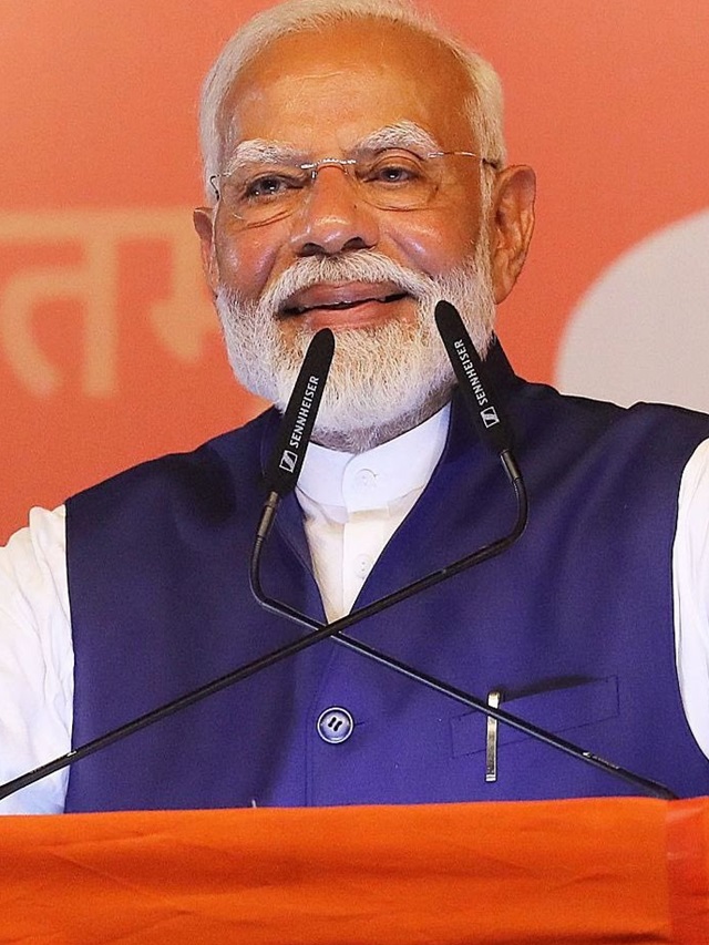 कभी सेना में जाना था मोदी का सपना, पढ़ें PM के बारे में 10 रोचक फैक्ट ...