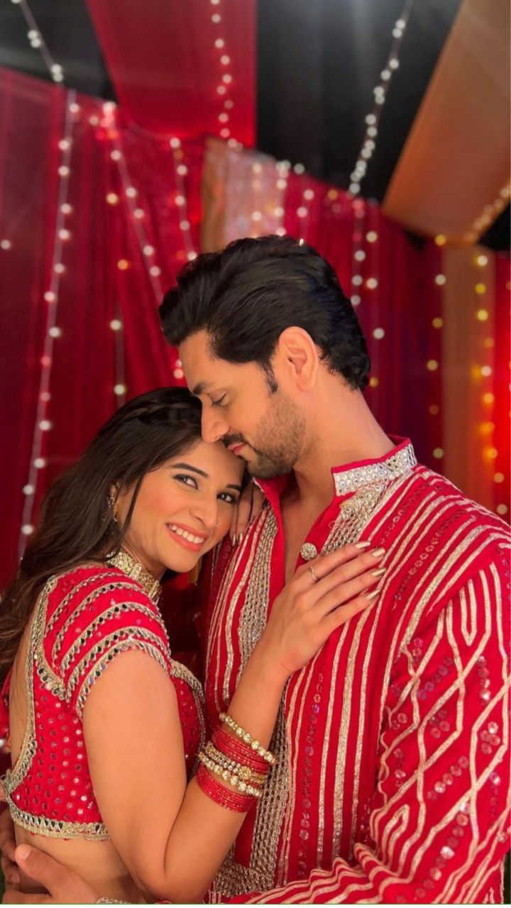 GHKKPM 10 साल के लीप के बाद ऐसी दिखेगी सवी, मेकर्स ने जारी किया पोस्टर ...