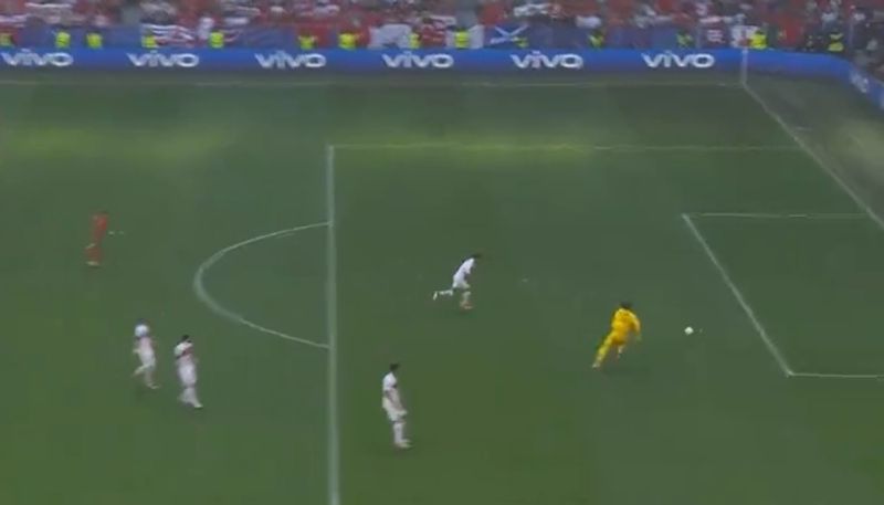 Turkey Own Goal: ഗോള്‍ കീപ്പറെ നിസഹായനാക്കി സ്വന്തം പോസ്റ്റിലേക്ക് ...