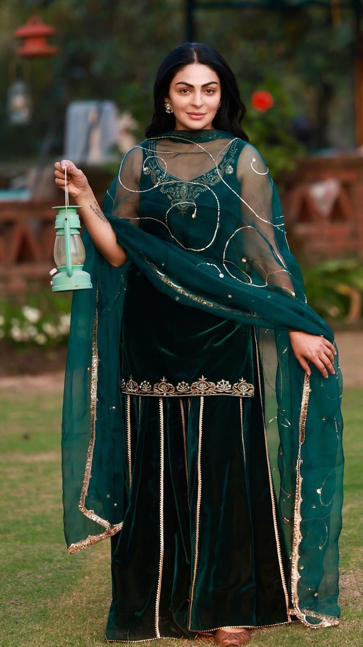 लालटेन लेकर ढूंढेंगे फिर भी नहीं मिलेंगे Neeru Bajwa से 7 Suit Designs ...