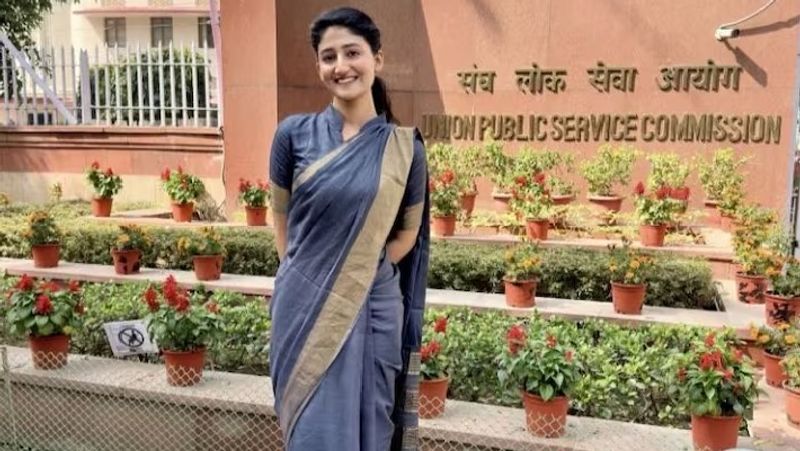 Success Mantra of a 24-Year-Old Girl Who Cracked UPSC After 3 Failures ...