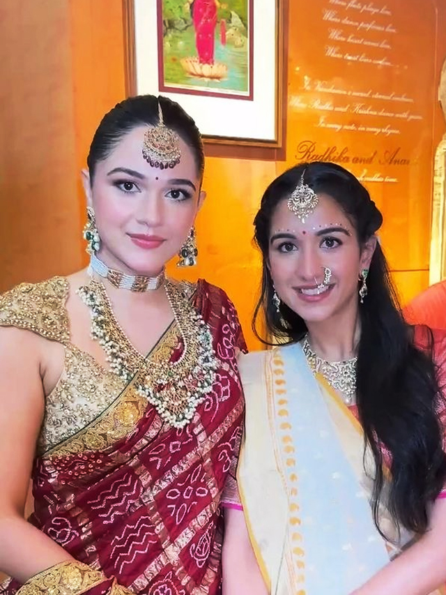 AR च्या हळदीला अनंत अंबानीच्या मेव्हणीच्या आउटडेटेड लेहेंग्याची चर्चा ...