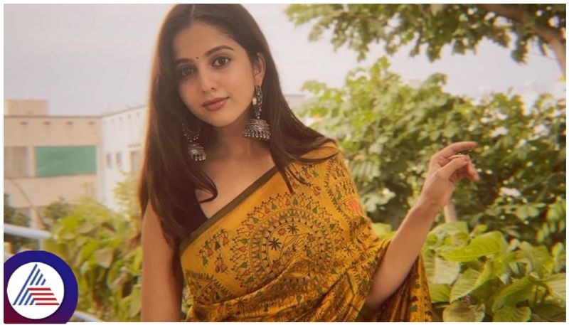 Actress Niveditha Gowda ಶೆಟ್ರು ಮನೆ ಕೋಳಿ ಕೊನೆಗೆ ಮೊಟ್ಟೆ ಹಾಕದೆನೆ ಮನೆ ಬಿಟ್ಟಿತು - Kannada Actress ...