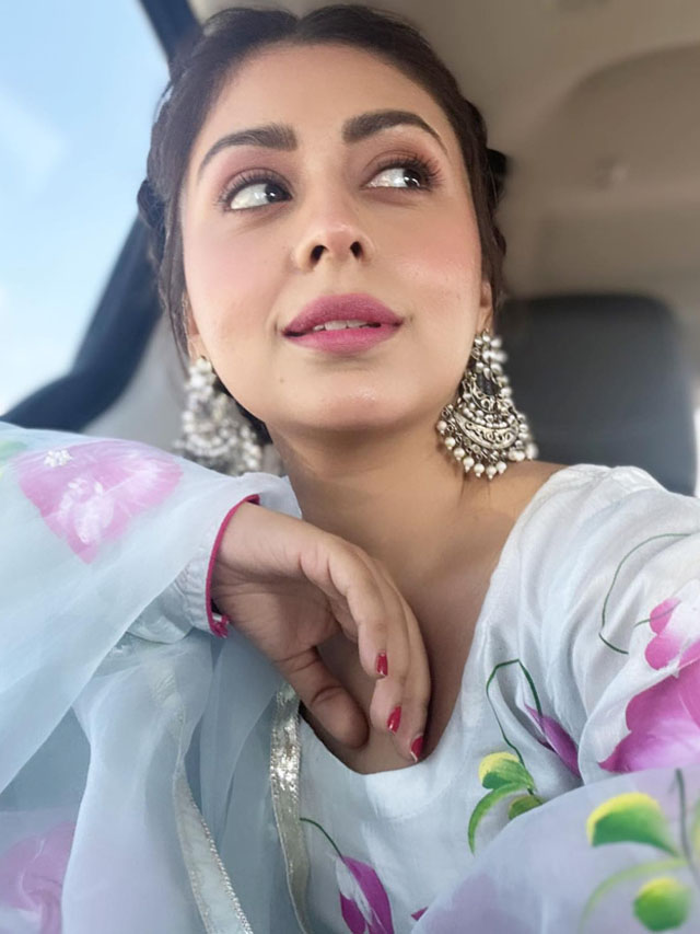 बवाल काट रही Mirzapur 3 की सलोनी भाभी, अचानक क्यों हो गईं इतनी फेमस? - mirzapur season 3 all ...