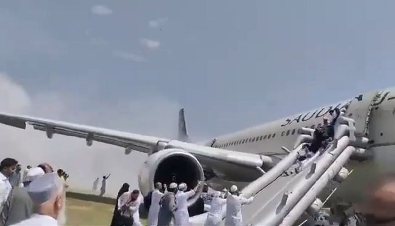 Saudi Airlines with 297 passengers onboard makes emergency landing ...