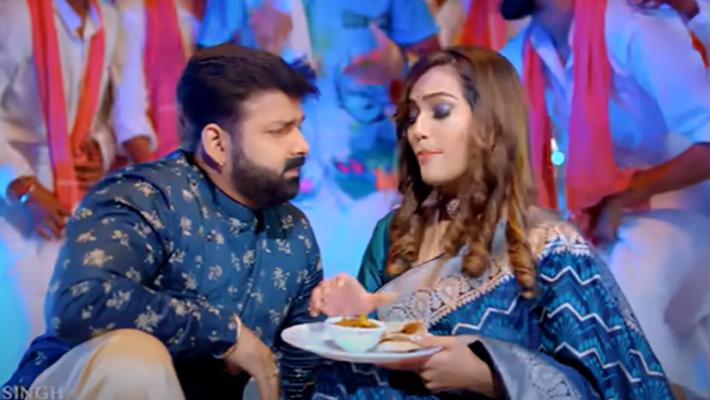 'मरून कलर साड़ियां' हुआ पुराना, Pawan Singh के Sadiya Bulukiya ने लूटी महफिल - pawan singh new ...