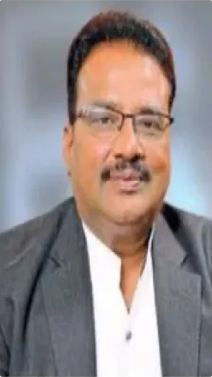 110 एकड़ जमीन-17 लाख की घड़ी, 4 कारें, IAS पूजा खेडकर के पिता की दौलत ...