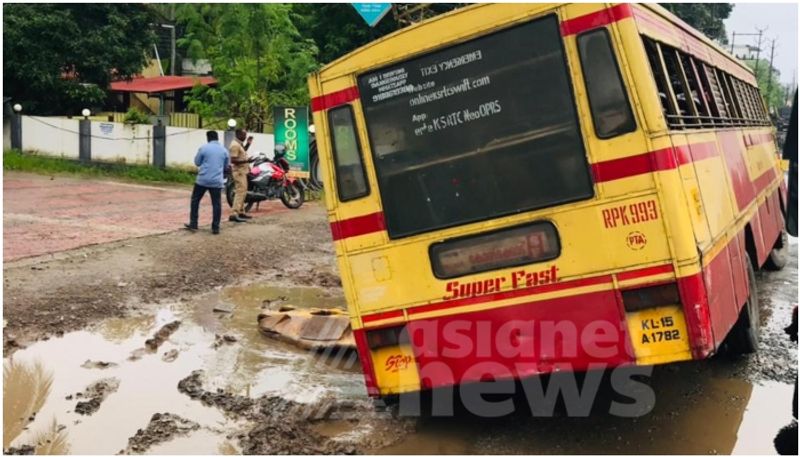 KSRTC bus fell into pothole again on national highway in alappuzha ...