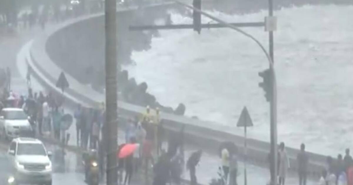 Mumbai Heavy Rain Updates : मुंबईत पावसाचा कहर, पोलिसांनी मुंबईकरांना ... Mumbai Heavy Rain Updates : मुंबईत पावसाचा कहर, पोलिसांनी मुंबईकरांना ...