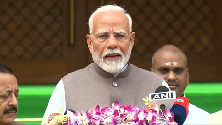 राहुल पर Modi का हमला, PM का गला घोंटा, आवाज दबाई, लोकतंत्र में इसकी ...