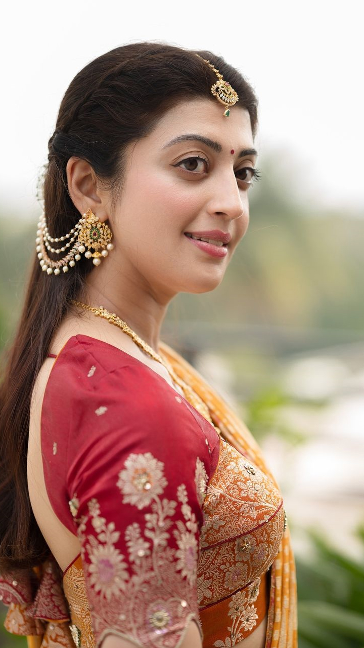 Pranitha Subhash के 10 साड़ी लुक देख हो जाएंगे फिदा - pranitha subhash ...