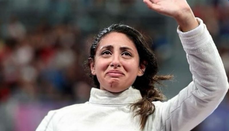 Egyptian fencer Nada Hafez competes in Paris Olympics 2024 while being ...