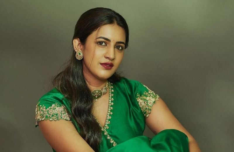 పెళ్లి కానీ ఆ హీరోనే కావాలి... మనసులో కోరిక బయటపెట్టిన మెగా డాటర్ నిహారిక! | Among Prabhas ...