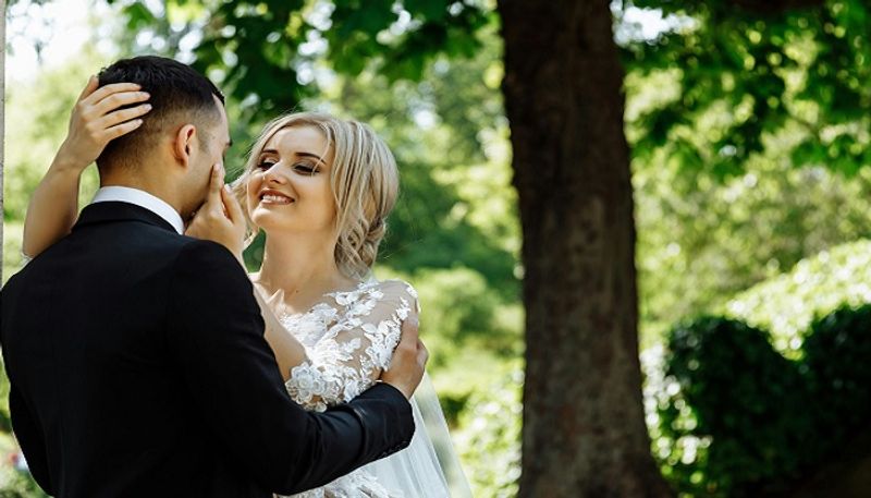 Couple sends 'you're not invited' wedding cards to family members ...