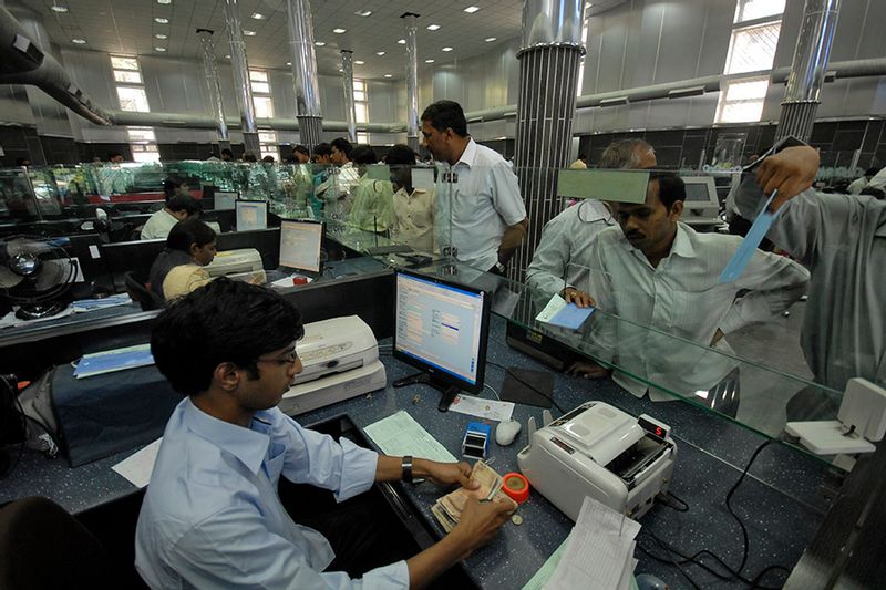 Bank Timings in India 2025: Know bank branch working hours, lunch ...