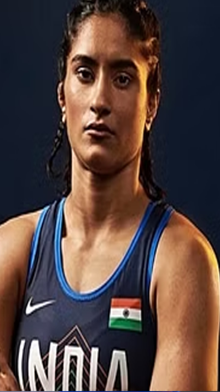 विनेश फोगाट के परिवार में कितने सदस्य, जानें कौन क्या करता है - vinesh ...