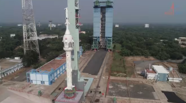 ISRO News: गगनयान मोहिमेतील 4 अंतराळवीरांना कठोर प्रशिक्षण, पाहा ...