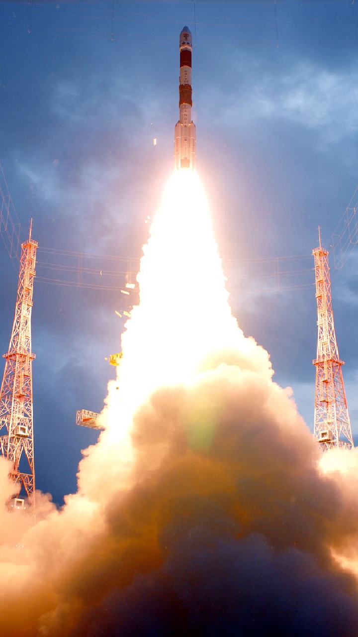 इसरो की 2024 में हैट्रिक, SSLV-D3 EOS-08 सैटेलाइट लॉन्च की बड़ी बातें ...