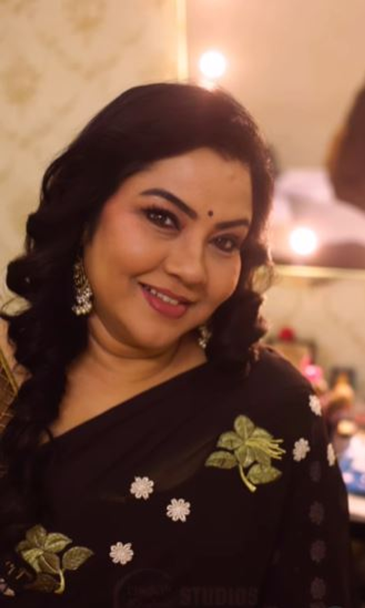 Raja Rani Tara anuradha black saree look viral ಬ್ಲಾಕ್ ಸೀರೆಯಲ್ಲಿ ಮಿಂಚಿದ ...