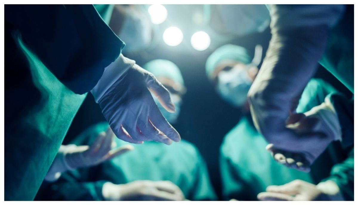 UP SHOCKER! 'Drunk' doctor leaves inch-long surgical needle in teen's ...