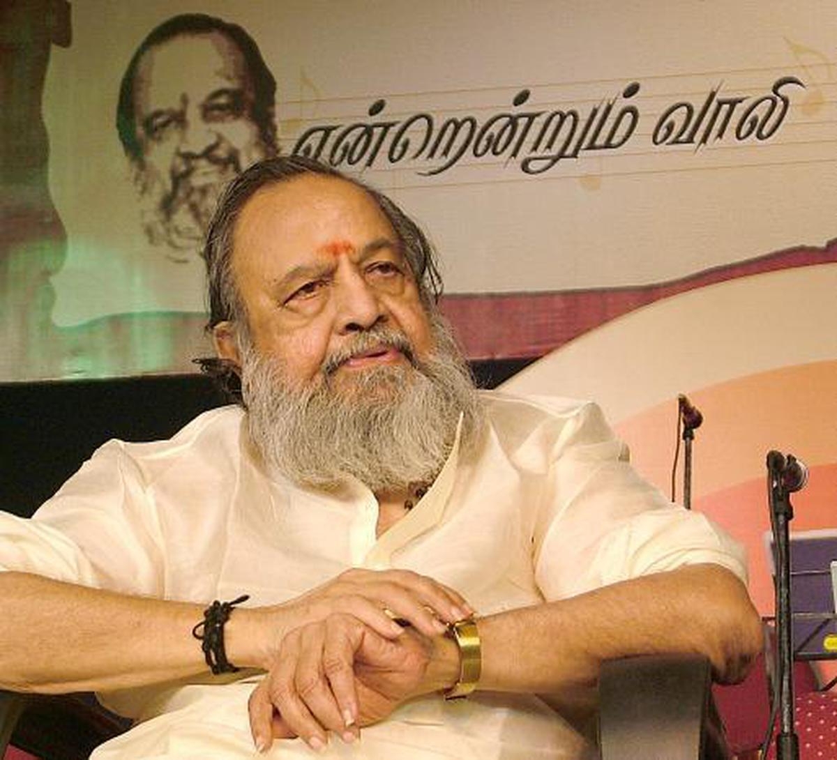 Kavignar Vaali used Same lyrics for 2 Hit Songs : ஒரே வரியை காப்பியடித்து 2 பாடல்களில் ...