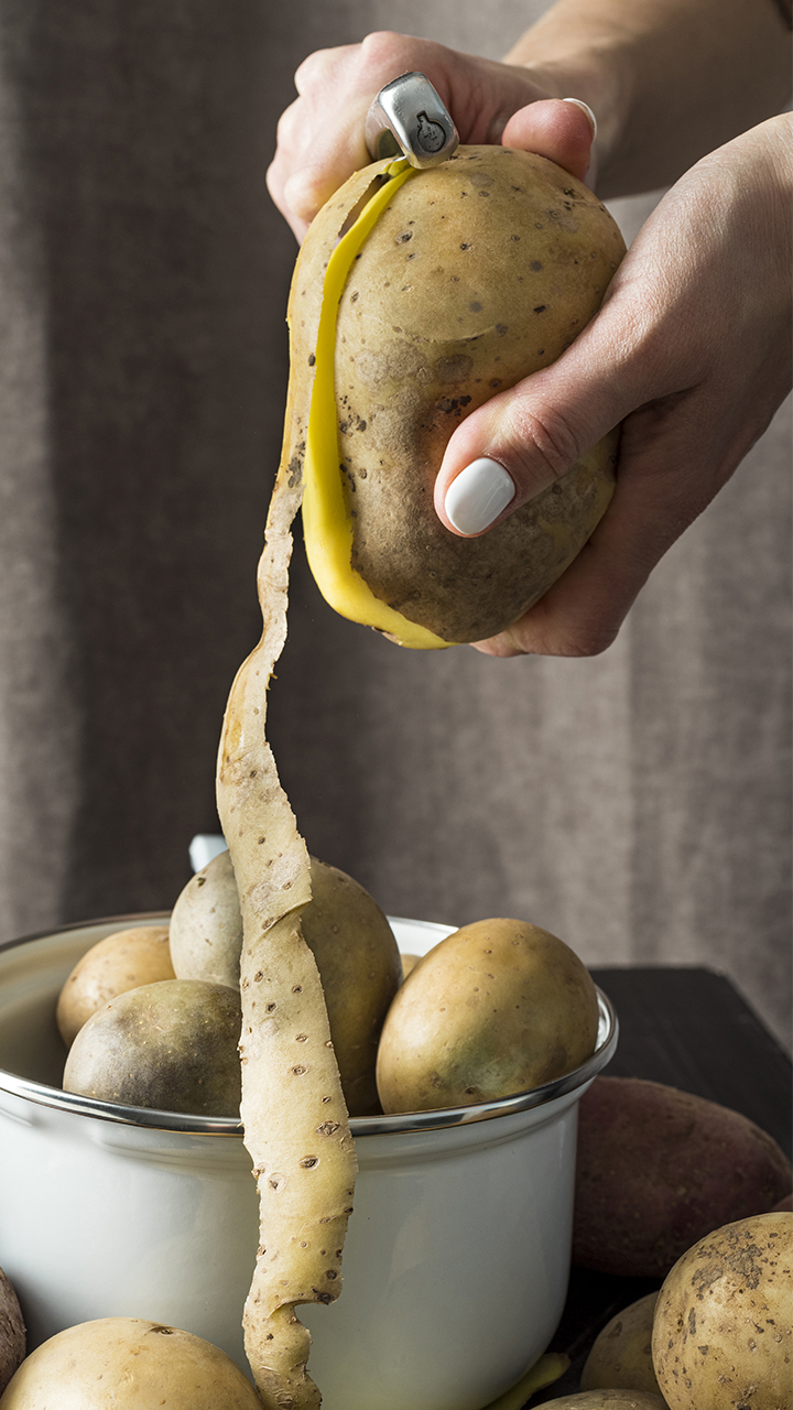 Pimples ತೆಗೆದುಹಾಕಲು Potato ಸಿಪ್ಪೆಯನ್ನು ಹೇಗೆ ಬಳಸುವುದು! | How To Use ...